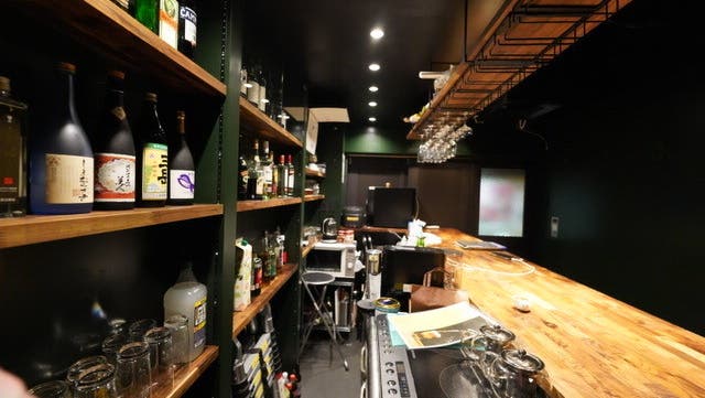 新宿駅から徒歩10分、地下1F、現在営業中のバーの写真4