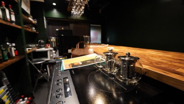 新宿駅から徒歩10分、地下1F、現在営業中のバーの写真5