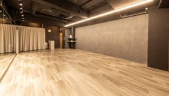 【スタジオ1】川崎駅8分/広さ43.4㎡、鏡幅7.3mの中型レンタルスタジオ/ダンスの練習や各種教室利用に最適の写真3