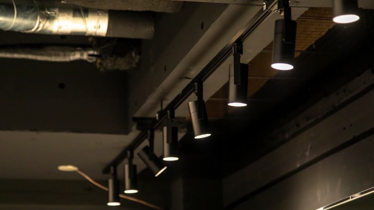 【スタジオ１】川崎駅8分／広さ43.4㎡、鏡幅7.3mの中型レンタルスタジオ／ダンスの練習や各種教室利用に最適の写真11