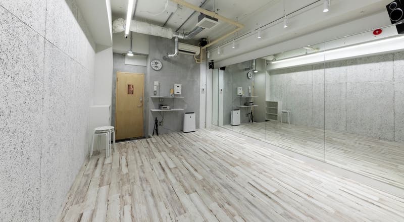 【スタジオ２】川崎駅8分／レンタルスタジオ／広さ20.2㎡、鏡幅4.3m／個人練習や少人数レッスンに最適