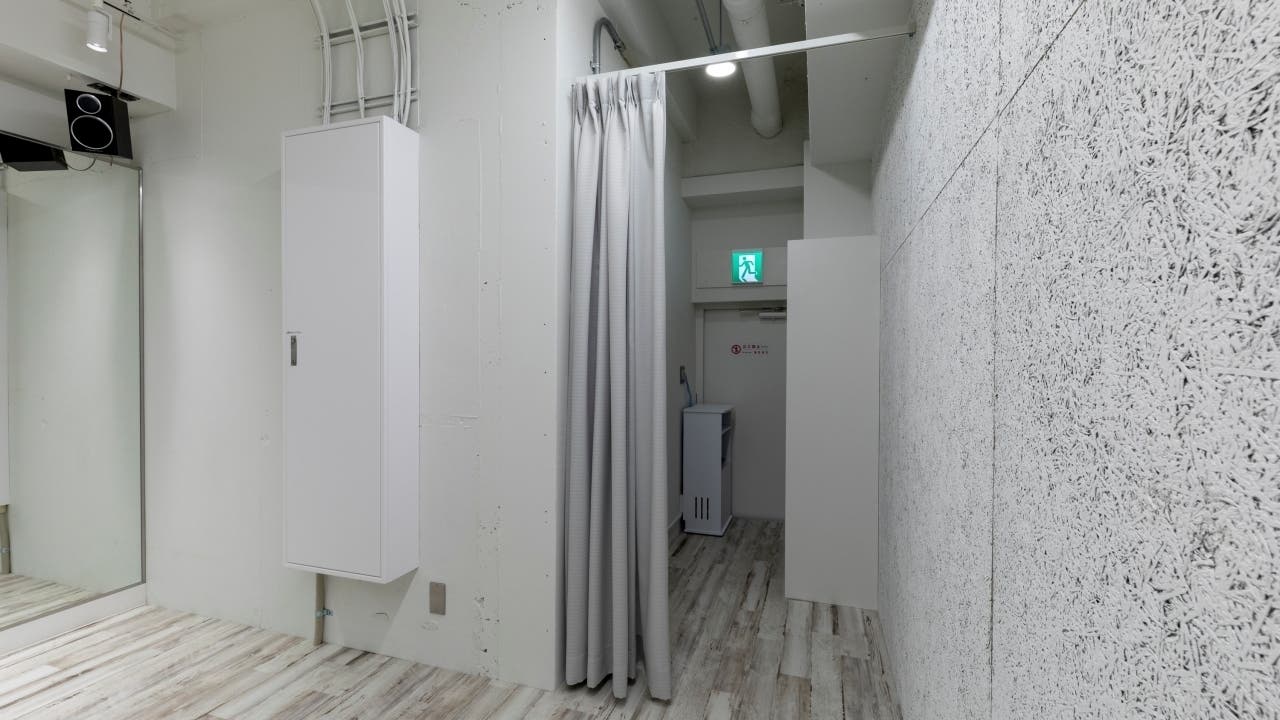 【スタジオ２】川崎駅8分／レンタルスタジオ／広さ20.2㎡、鏡幅4.3m／個人練習や少人数レッスンに最適の写真5