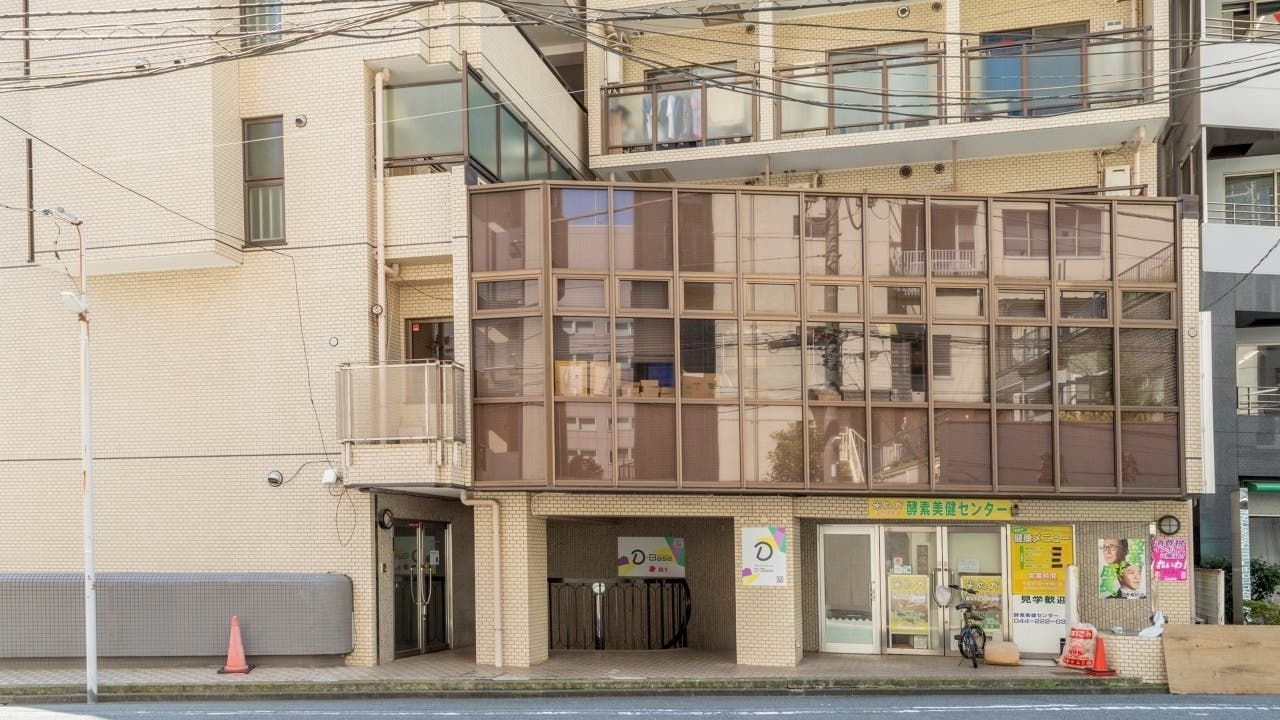 【スタジオ１】川崎駅8分／広さ43.4㎡、鏡幅7.3mの中型レンタルスタジオ／ダンスの練習や各種教室利用に最適の写真17