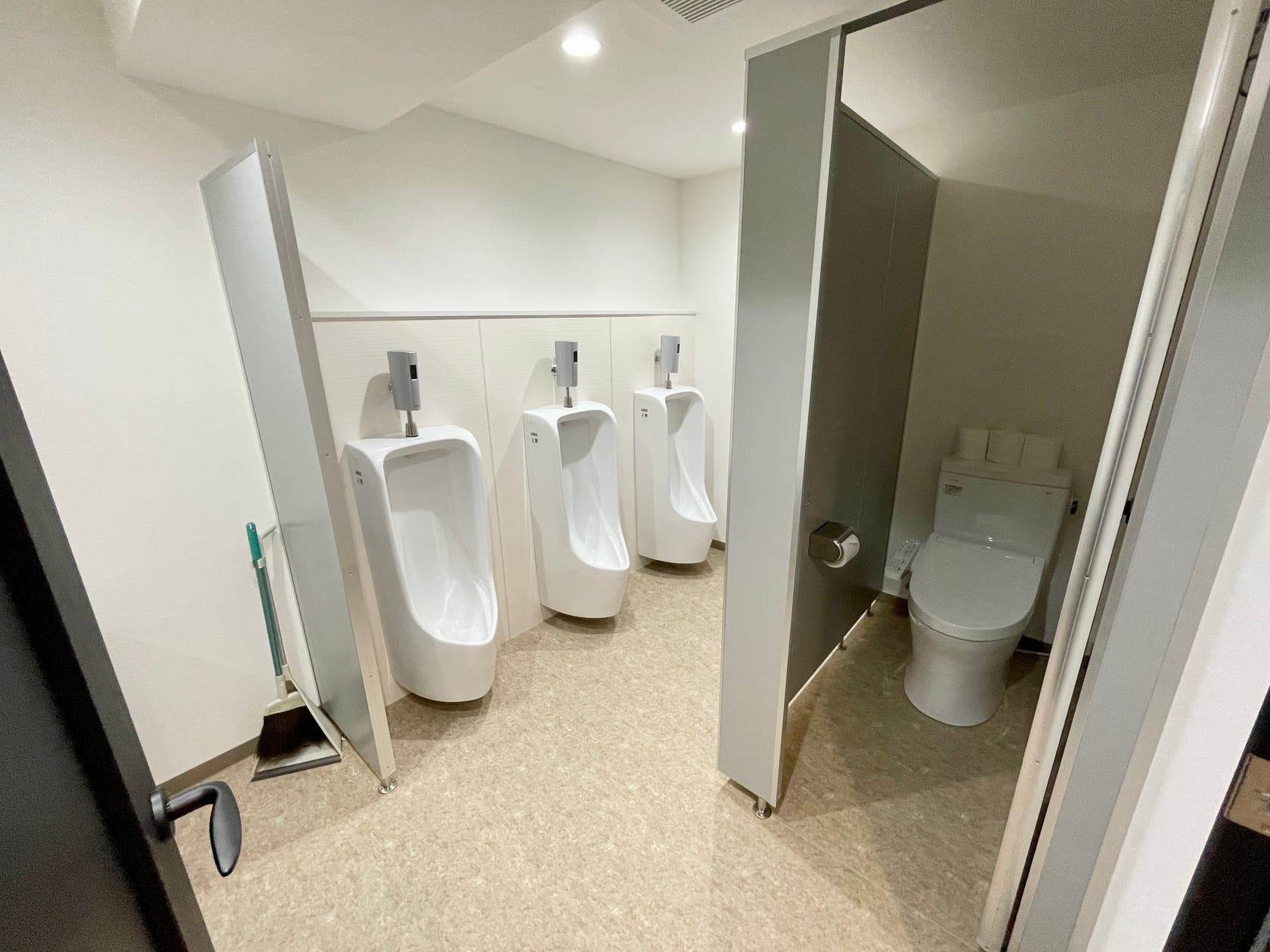 8B【新宿御苑前駅2分】39名着席の会議室！設備・備品が充実♪Wi-Fi無料！清掃で衛生面も安心♥便利な駅近の写真24