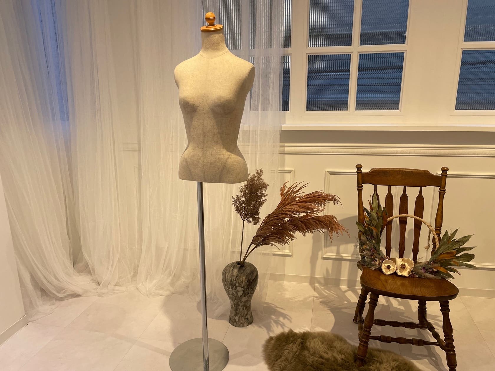 【中野新橋駅徒歩1分】HP完成記念！自然光、全10パターンの背景、アンティーク家具・アーティシャルフラワーの充実した撮影スタジオの写真24