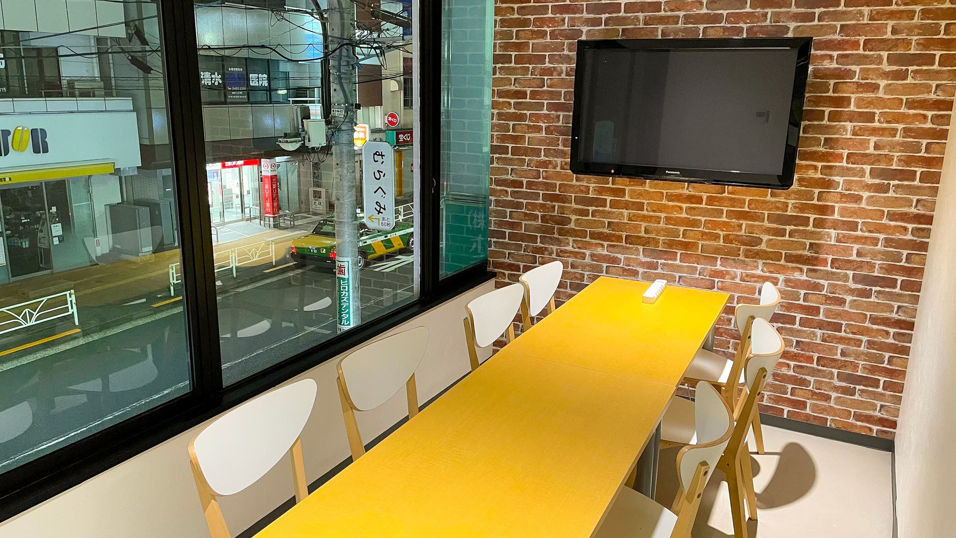 渋谷駅新南口から徒歩1分の貸し会議室Aの写真1