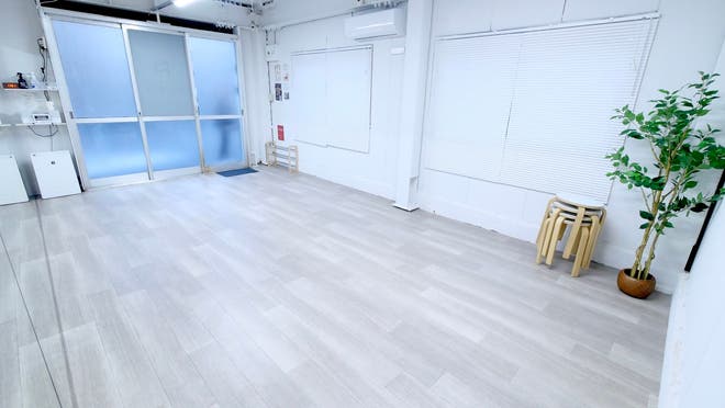 【北千住駅5分】約20平米|横6m×縦3.5m|地域最安|天井高|清潔感有|5人位で丁度👍|毎日清掃🧹|レンタルスタジオの写真5