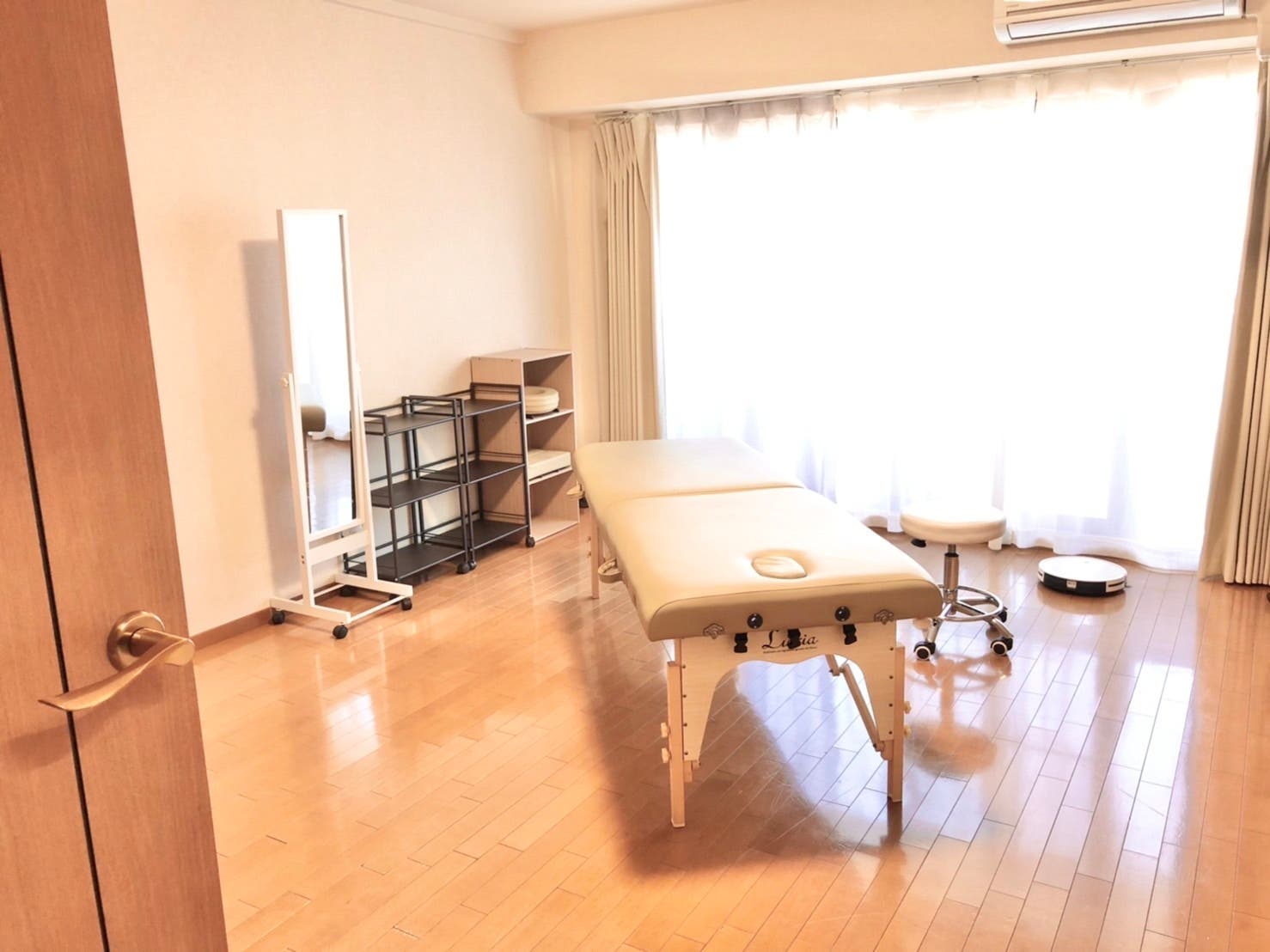 【限定お値引き中！】南森町駅1分✨大阪駅からも便利な完全個室の人気サロン✨施術ベッド4台まで可✨エステや整体の施術/講習/練習にの写真2