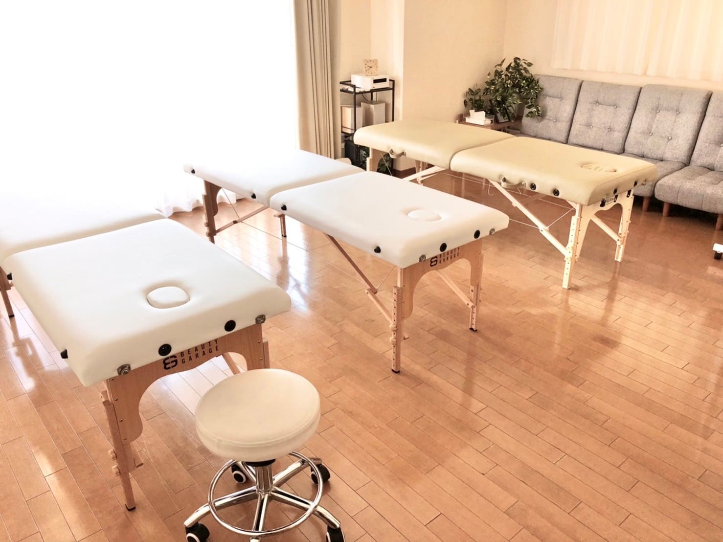 【人気】南森町駅１分✨大阪駅から１駅✨完全個室14帖の広々サロン✨施術ベッド4台まで対応✨講座・練習・体験会にも！の写真4