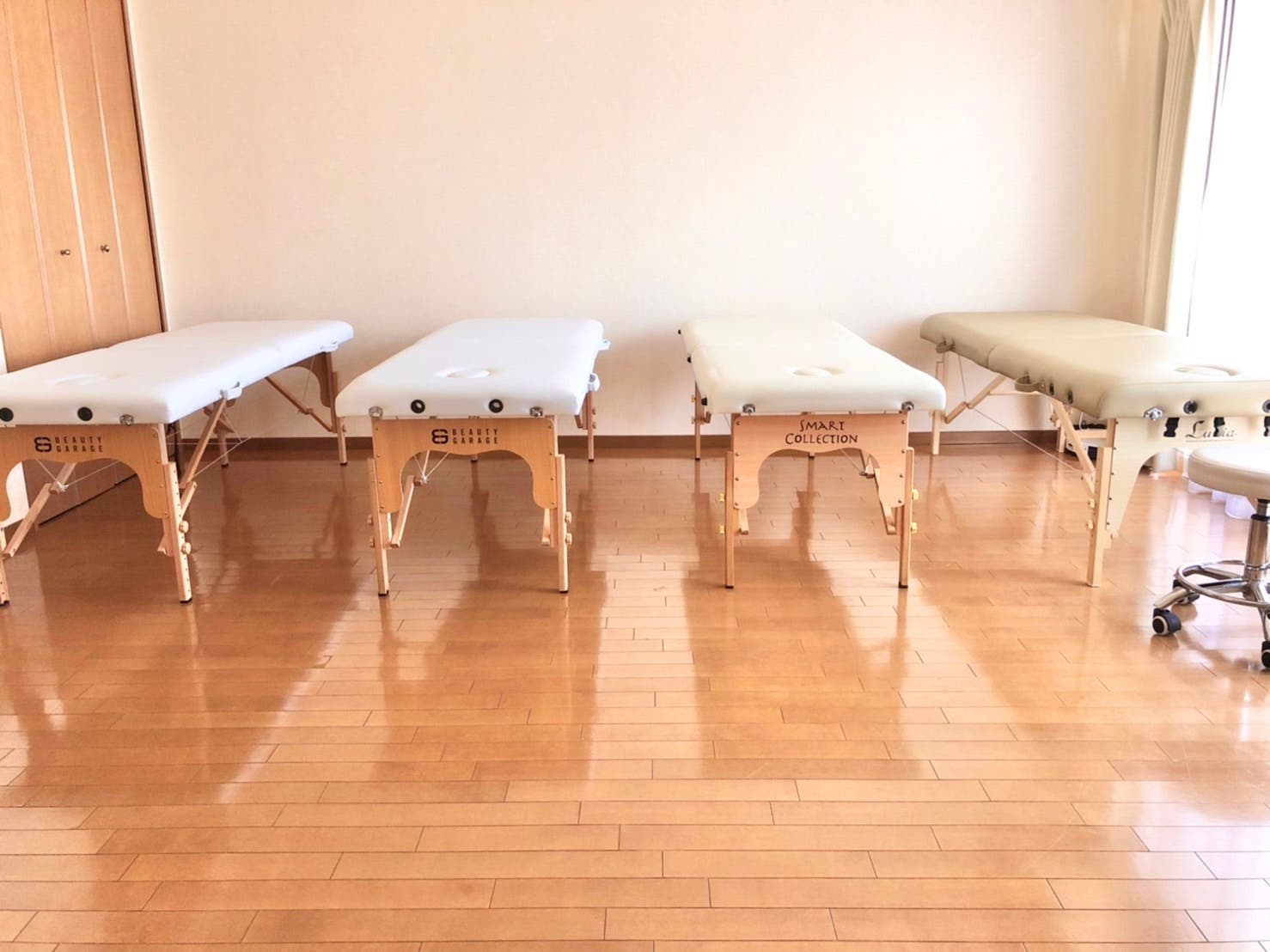 【人気】南森町駅１分✨大阪駅から１駅✨完全個室14帖の広々サロン✨施術ベッド4台まで対応✨講座・練習・体験会にも！の写真3