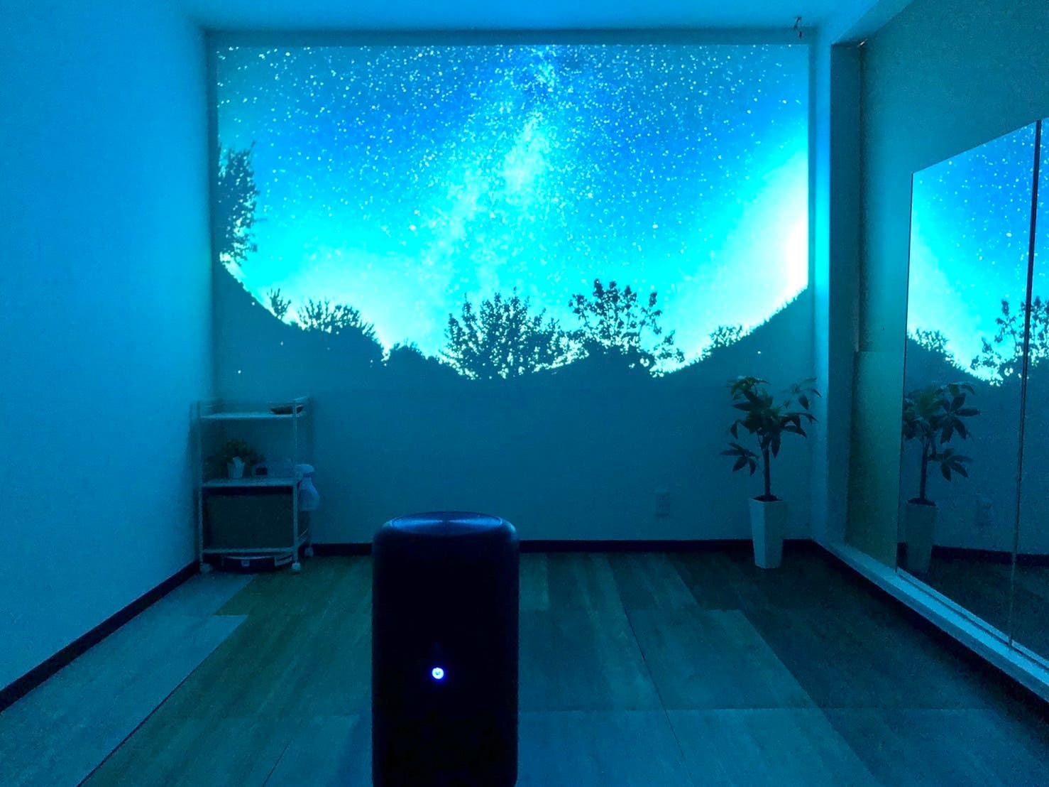 【大画面＆大音量OK！】映画鑑賞（プライベートシアター）・音楽鑑賞・楽器演奏に✨プロジェクターのレンタル料金込み✨南森町駅すぐ！の写真1