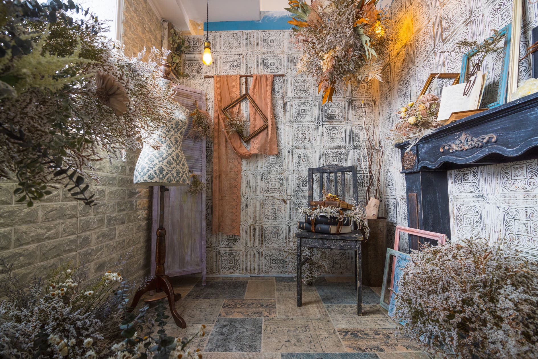 【ロビンスタジオ】 窓からの明るい自然光のあふれる空間 シャビーテイストを基調としたスタジオの写真5