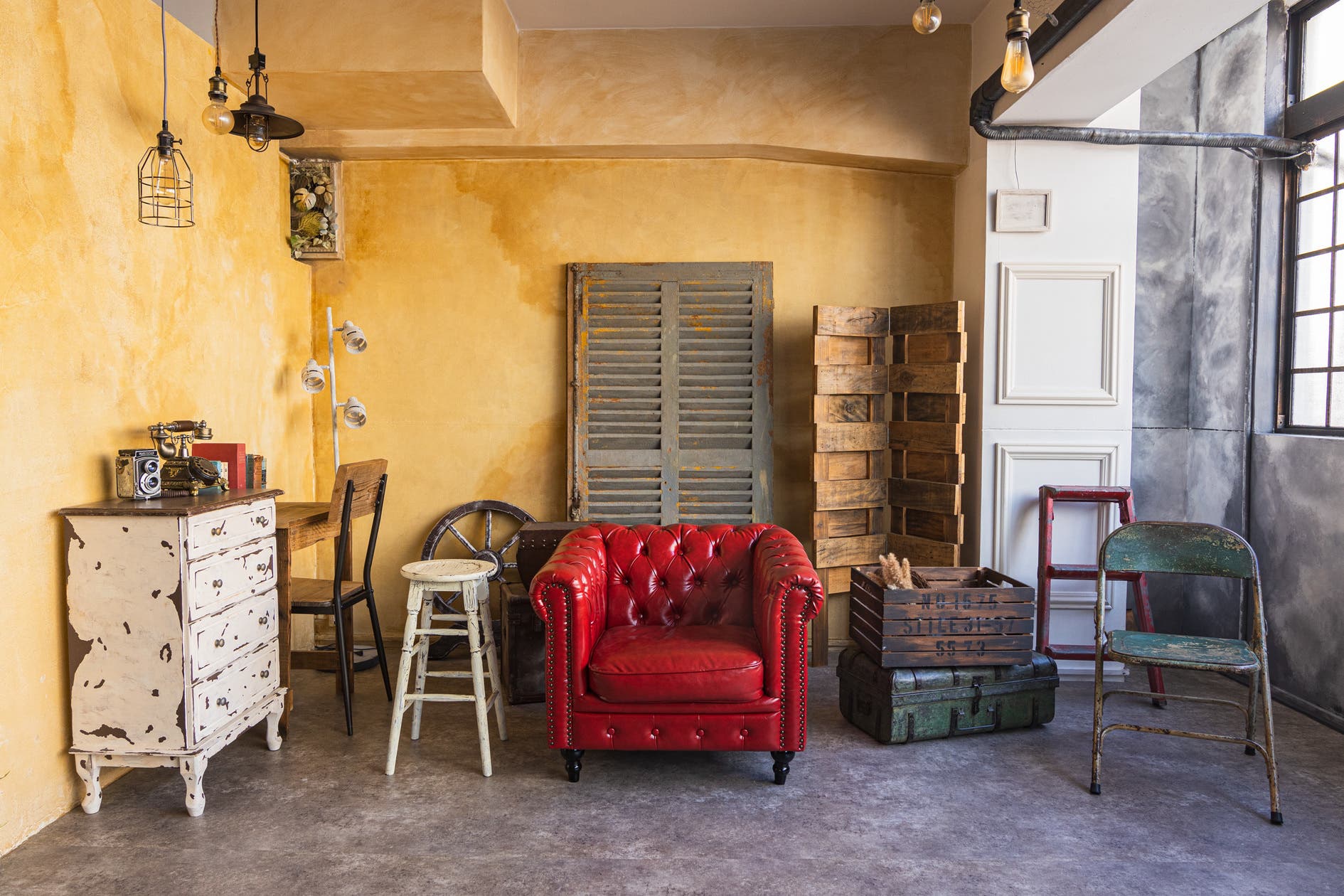 【ロビンスタジオ】 窓からの明るい自然光のあふれる空間 シャビーテイストを基調としたスタジオの写真7