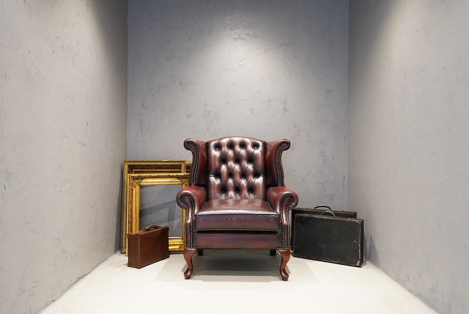 田町駅徒歩5分｜アンティーク家具・雑貨・洋書が大量に揃う書斎スタジオ｜本棚・白壁・コンクリート壁・ウッド壁等豊富な背景　自然光◎の写真13