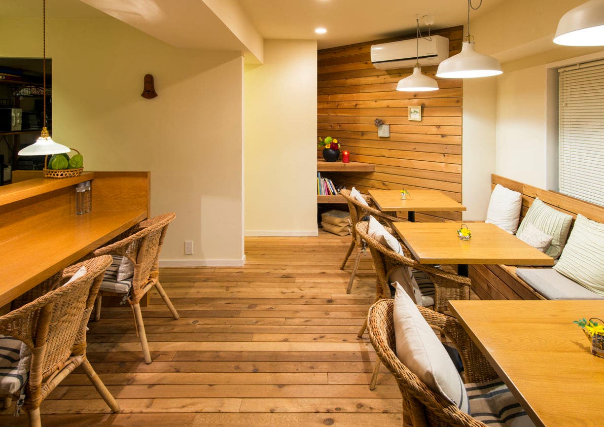 高円寺駅から徒歩５分のカフェです。の写真3