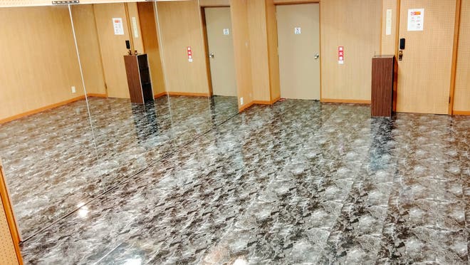 松山市駅3分🚶♀️ダンスができるレンタルスタジオ🙆♀️ 幅4.5m、高さ1.8mの大型鏡/広さ38㎡/無料Wi-Fiの写真2