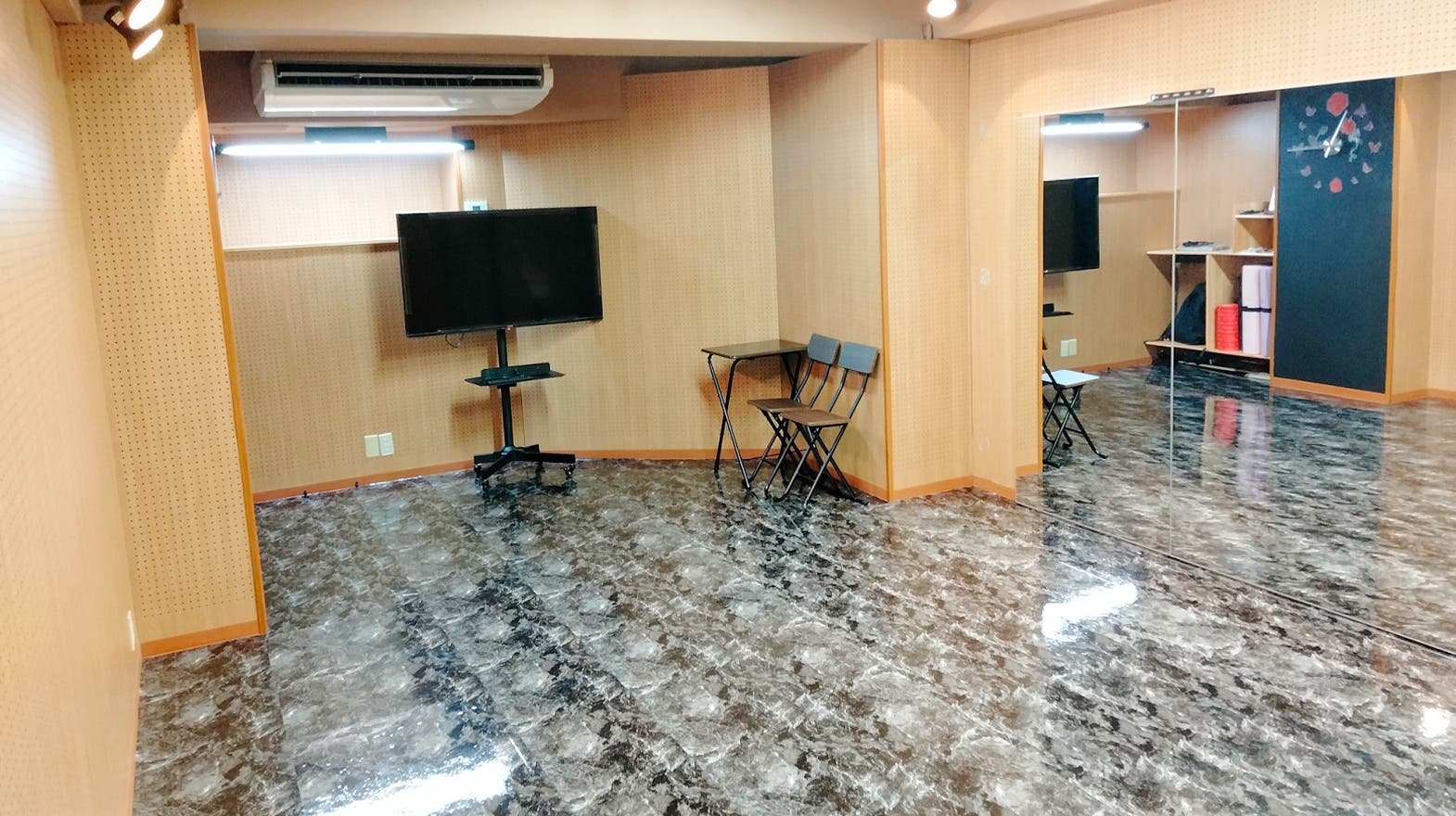 松山市駅3分🚶‍♀️ダンスができるレンタルスタジオ🙆‍♀️ 幅4.5ｍ、高さ1.8mの大型鏡/広さ38㎡/無料Wi-Fiの写真4