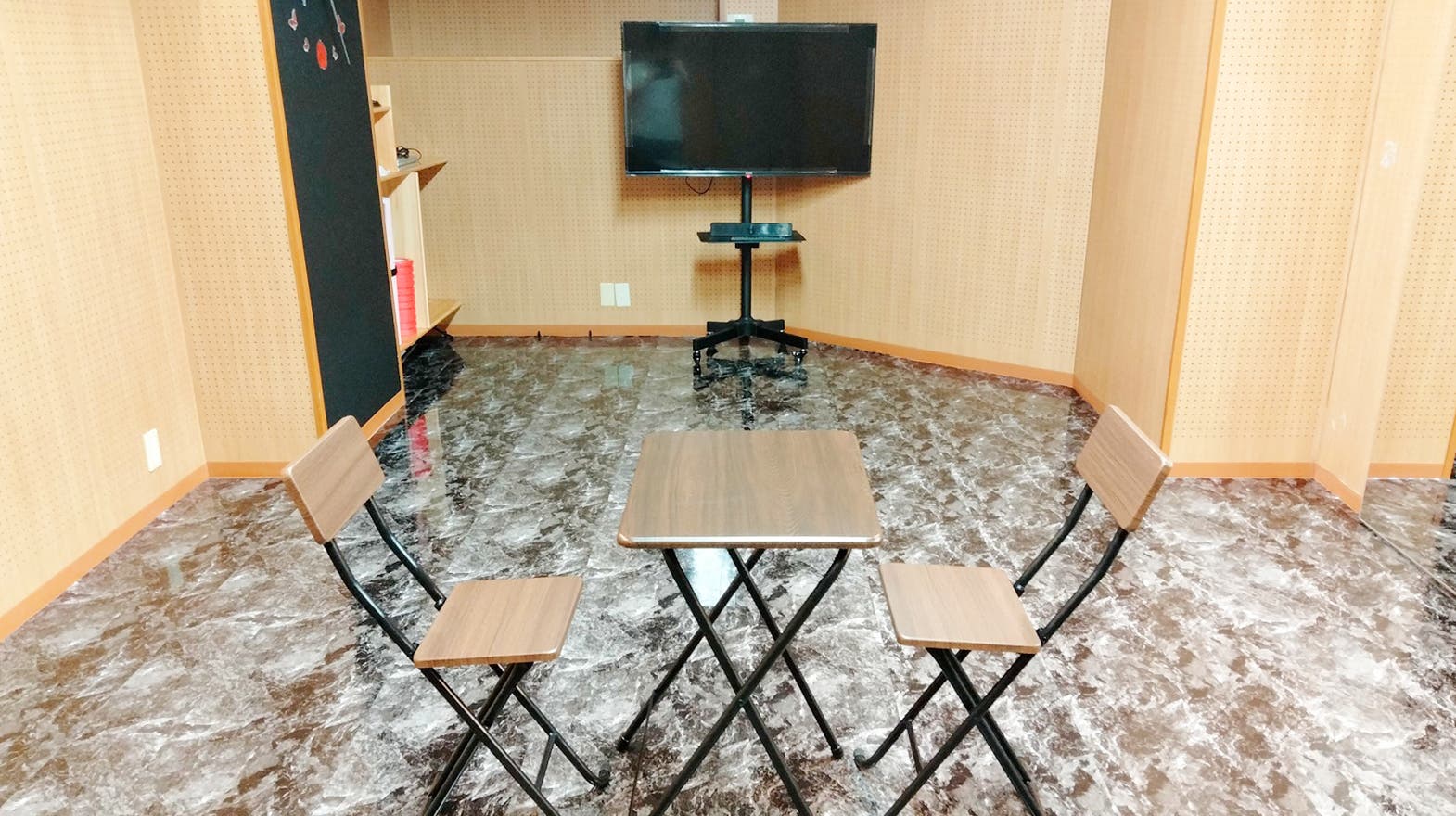 松山市駅3分🚶‍♀️ダンスができるレンタルスタジオ🙆‍♀️ 幅4.5ｍ、高さ1.8mの大型鏡/広さ38㎡/無料Wi-Fiの写真11