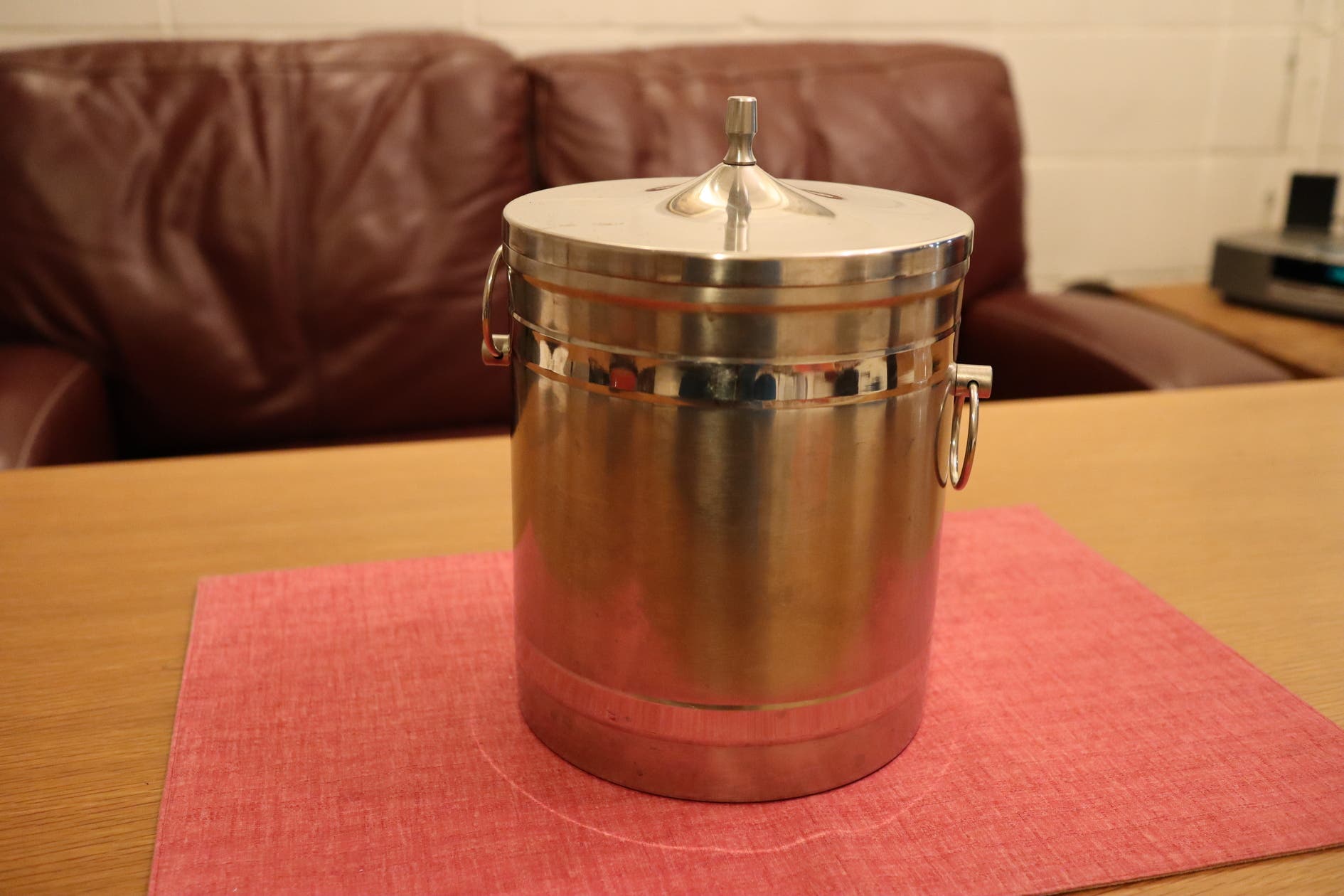 氷と飲料水のセット（アイスペールとトング付き）の画像1