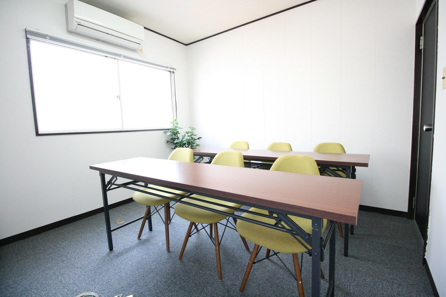 🎯心斎橋駅徒歩1分🎯ネットが速くなりました📣【インボイス対応で経費も安心】🌈8人収容🌈24時間営業🌈◆お気軽会議室心斎橋sol◆の写真2