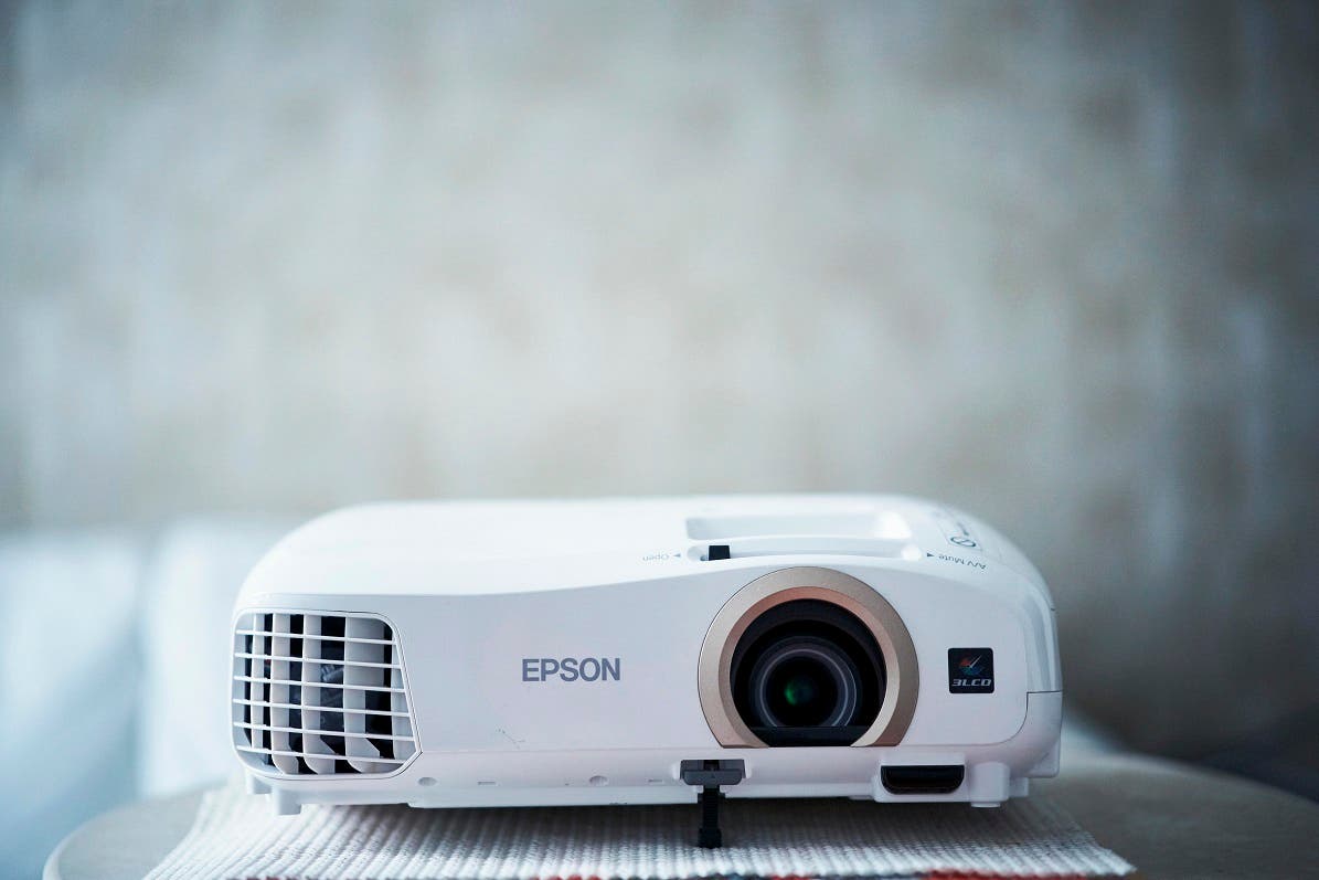 プロジェクター（EPSON EH-TW5350）の画像1