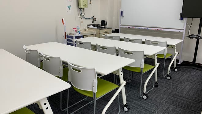 クーポン❗新橋駅徒歩50秒🚶♀️24h営業✅清潔な空間で会議💻セミナーに最適✨女性のみでも安心の写真2