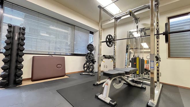 【人形町駅3分】パーソナル向けの器具完備!綺麗で広々と使える個室ジム 【スペース①】パワーラックの部屋の写真2