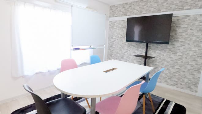 【東武練馬駅徒歩1分!8名利用可!】大型モニター・動画サービス・ボードゲーム・WiFi無料!ふれあい貸し会議室 東武練馬Aの写真1