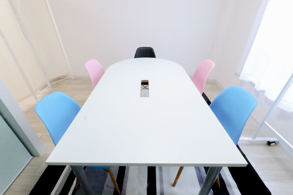 【東武練馬駅徒歩1分！8名利用可！】大型モニター・動画サービス・ボードゲーム・WiFi無料！ふれあい貸し会議室 東武練馬Aの写真5