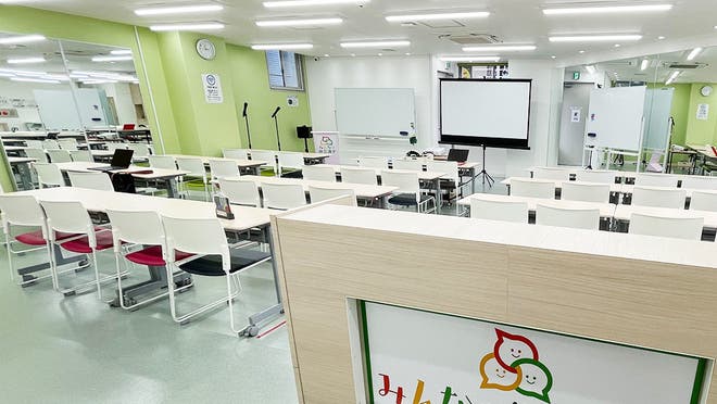 【天神駅徒歩2分】定員34名+予備椅子6名!プロジェクター含む備品・高速Wi-Fi無料!別館401会議室の写真3