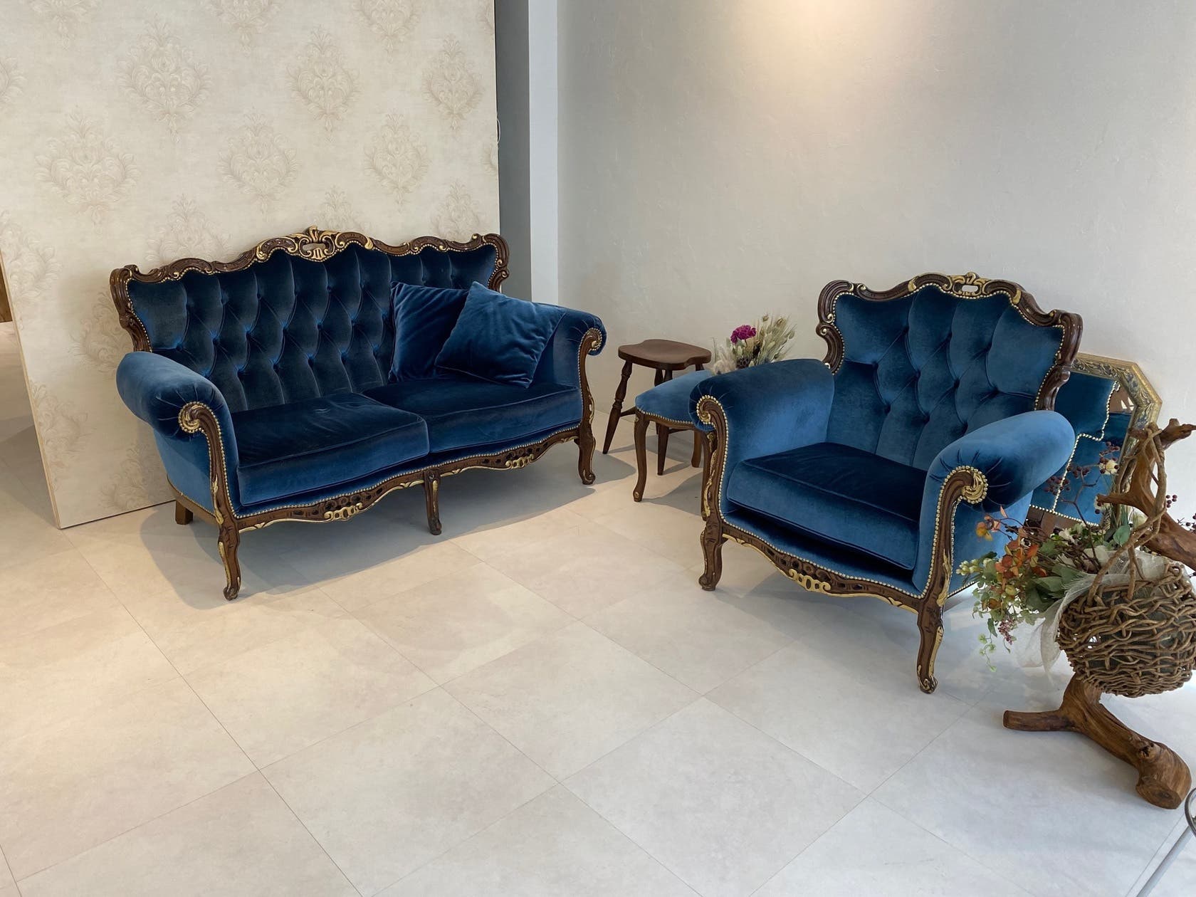 【中野新橋駅徒歩1分】HP完成記念！自然光、全10パターンの背景、アンティーク家具・アーティシャルフラワーの充実した撮影スタジオの写真5