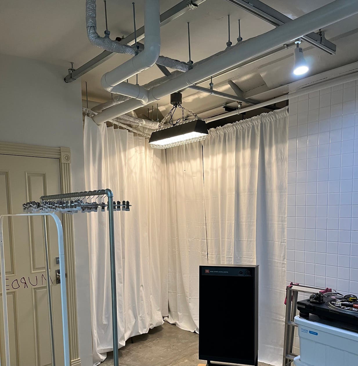 【addict.gallery】桜川駅徒歩1分。自然光が射すギャラリー・イベントスペースの写真16