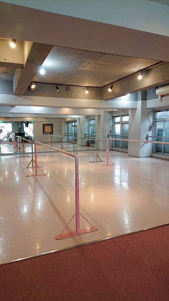 ロビーあり！バレエ、ダンス、ヨガに最適！リノリウム、バー、大きな鏡完備のスタジオの写真8