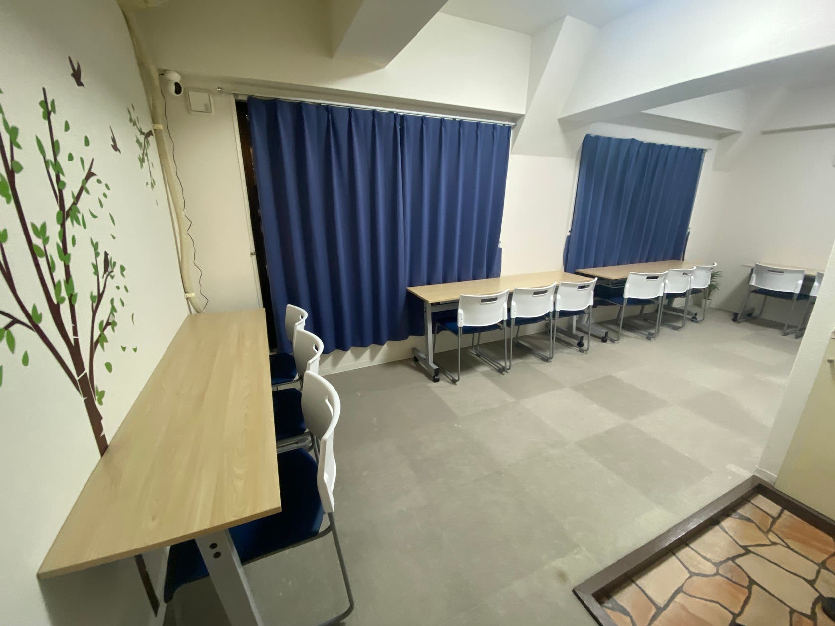 新宿御苑前駅から徒歩2分の広々貸し会議室☆プロジェクター無料☆高速インターネット光でリモートワーク最適！の写真7