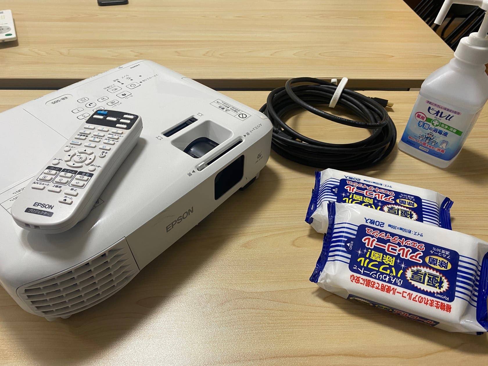 新宿御苑前駅から徒歩2分の広々貸し会議室☆プロジェクター無料☆高速インターネット光でリモートワーク最適！の写真15