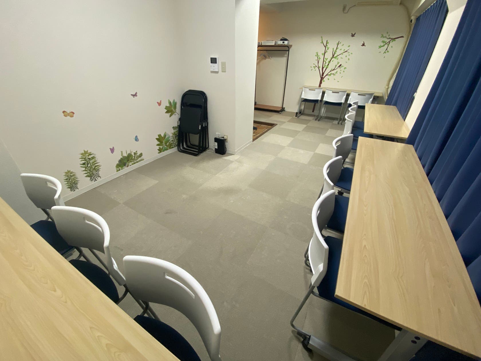 新宿御苑前駅から徒歩2分の広々貸し会議室☆プロジェクター無料☆高速インターネット光でリモートワーク最適！の写真12