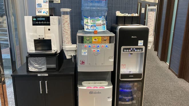 新橋駅直結!【マイナビBOOTH20】全室モニター完備、個室タイプのワークブース☆高速WiFi/フリードリンク付きの写真6