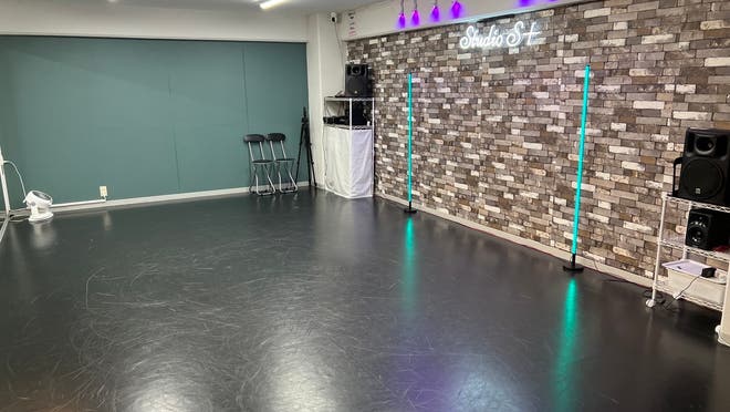 柏駅から1駅!新柏駅から徒歩30秒のダンススタジオ!おしゃれな内装と照明でSNS映え間違いなし!の写真3