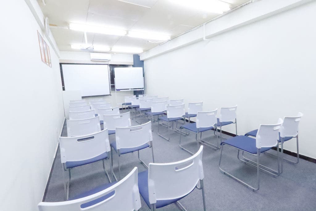 【上野駅浅草口徒歩57秒！28名】プロジェクタ―・ホワイトボード・WiFi無料！土足可！換気可！ふれあい貸し会議室 上野No60の写真15