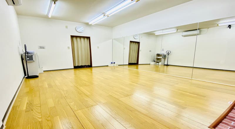 【中央区／味噌天神駅・新水前寺駅すぐ】大型鏡のあるダンススタジオ・ヨガ・レッスン・ワークショップ・余興練習用利用で安い。