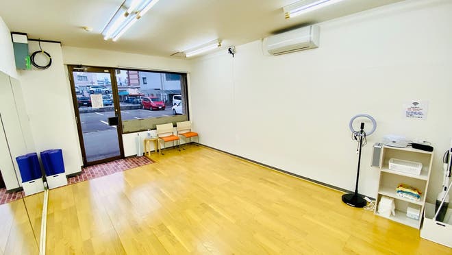 【中央区/味噌天神駅・新水前寺駅すぐ】大型鏡のあるダンススタジオ・ヨガ・レッスン・ワークショップ・余興練習用利用で安い。の写真2