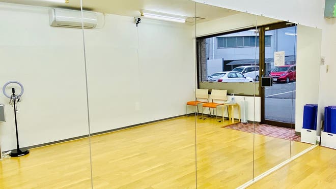 【中央区/味噌天神駅・新水前寺駅すぐ】大型鏡のあるダンススタジオ・ヨガ・レッスン・ワークショップ・余興練習用利用で安い。の写真3