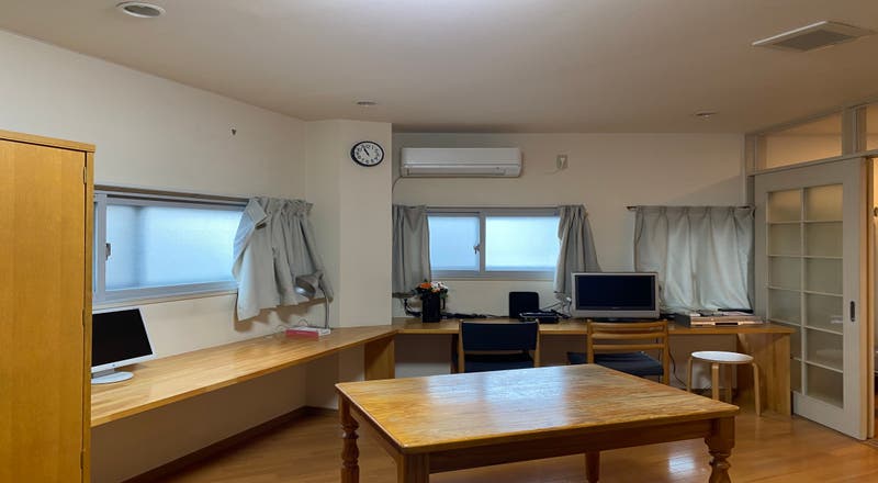 テレワークにもパーティにも使える、システムキッチンあり。