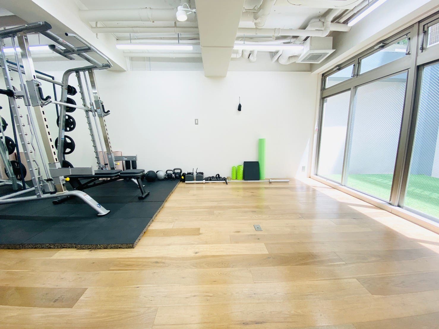 【原宿駅から徒歩5分】レンタルジム THE PERSON | 完全プライベート空間でパーソナルトレーニングに最適！の写真1