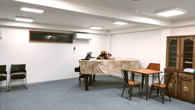 グランドピアノ無料 駅徒歩5分 広くて綺麗な音楽スタジオ 楽器練習・アンサンブル・合唱・レッスン・防音・会議・テレワークの写真2