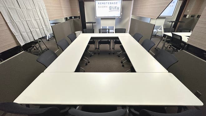 【リモートベースroom4】⚡️パソコン接続楽々55インチの電子黒板採用の次世代スペース⚡️12人着席⚡️近鉄四日市4分⚡️の写真8