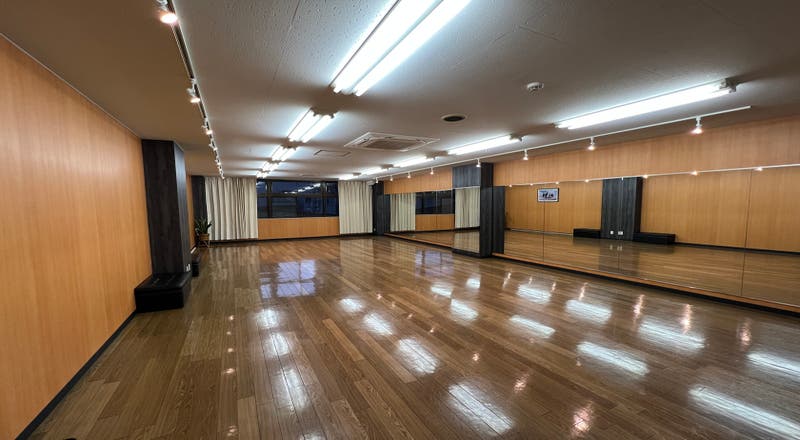 幕張本郷駅から1分のダンススタジオ