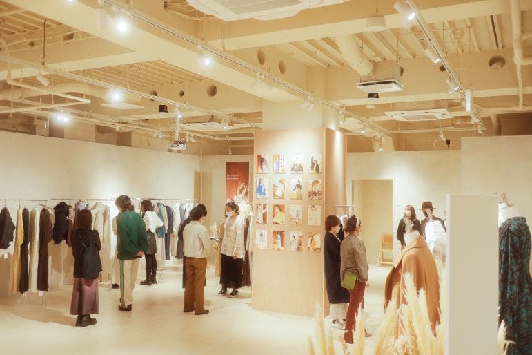 【表参道駅7分】カフェ併設230㎡ワンフロアー路面スペース、ポップアップ、コスメ、ギャラリー、展示会に最適の写真9