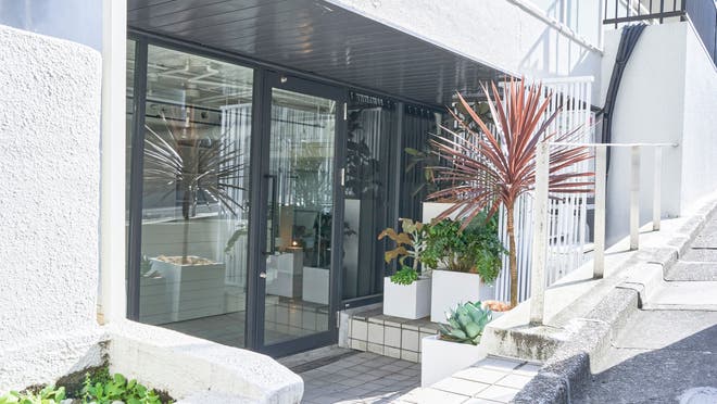 【明治神宮前駅1分】オールホワイト空間、ファッション・アパレルの展示会やポップアップストアに適した、路面ギャラリースペースの写真2