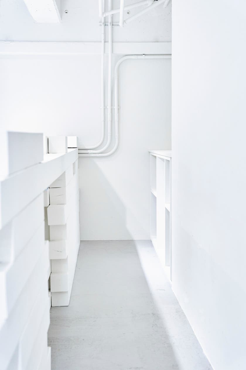 【明治神宮前駅1分】オールホワイト空間、ファッション・アパレルの展示会やポップアップストアに適した、路面ギャラリースペースの写真4